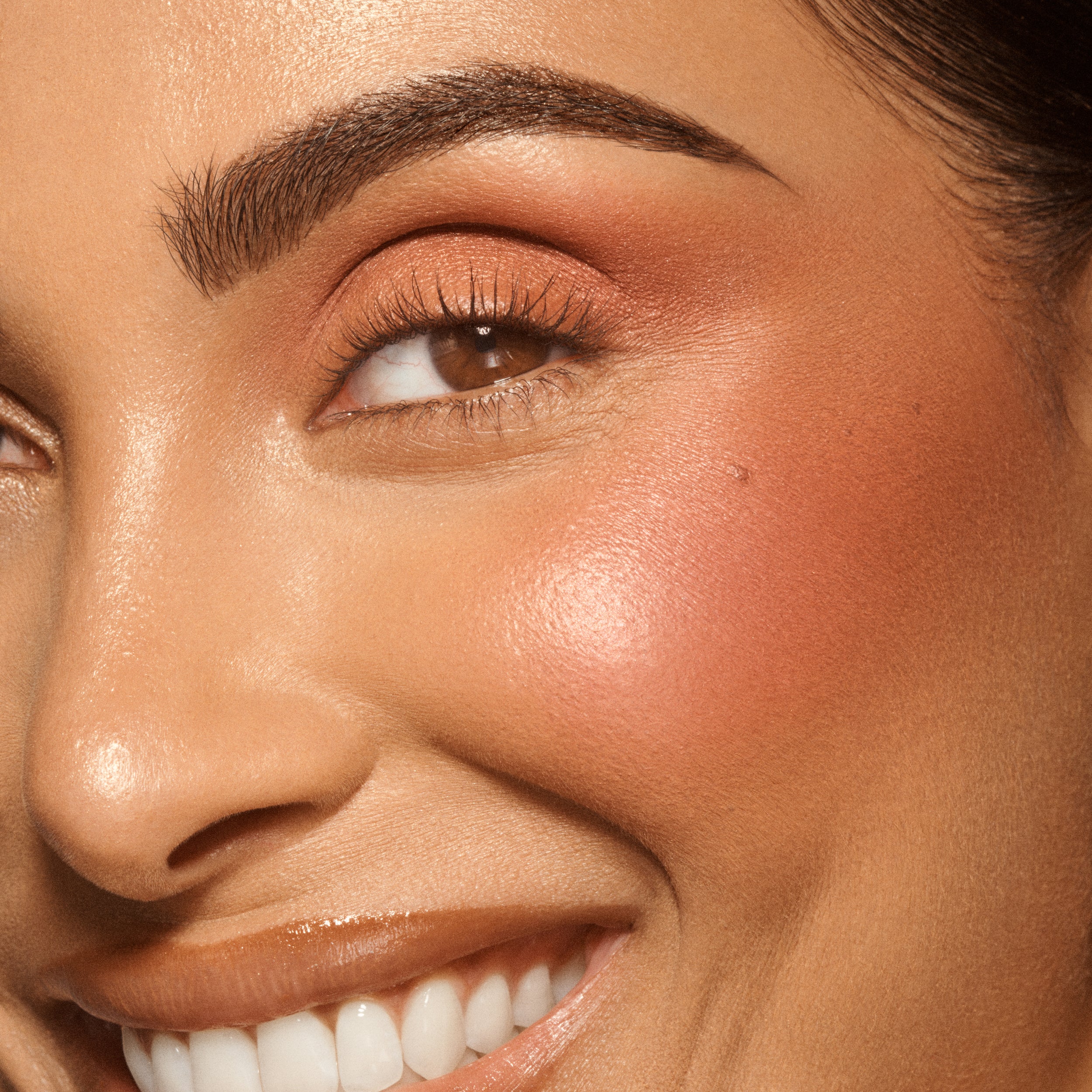 Nova Glow Liquid Light Riches | Dewy Liquid Highlighter – VIEVE