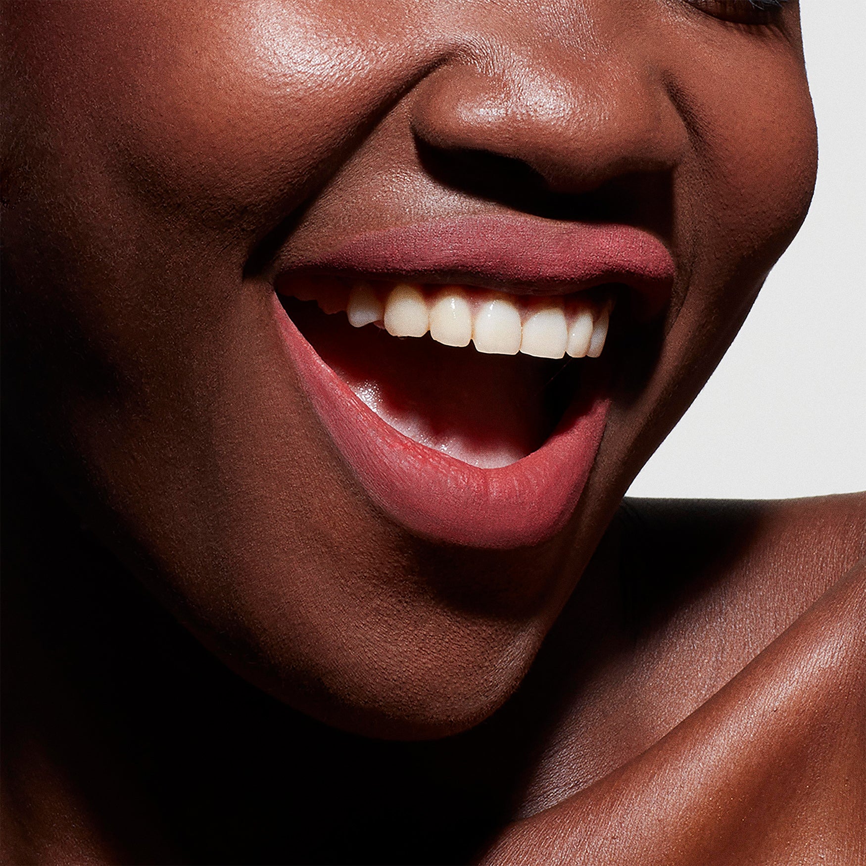 Poutder Pinkie | Light Pink Soft Matte Lip Mousse | VIEVE